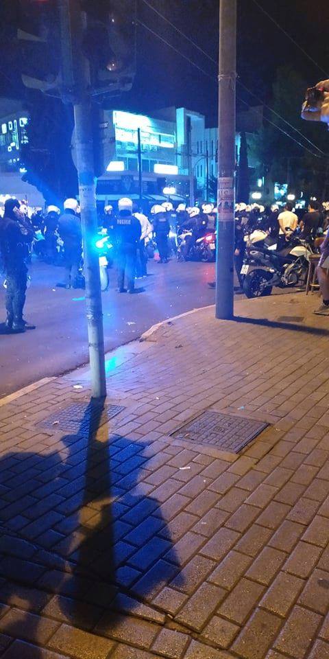 Έξι αστυνομικοί τραυματίστηκαν σε δύο επιθέσεις στη Νέα Φιλαδέλφεια ...
